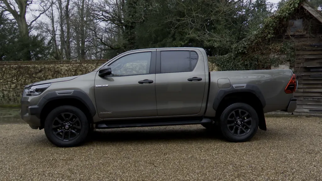 Toyota Hilux Pickup Diesel Invincible X D/Cab Pick UP 2.8 Hybrid 48V Auto Van Leasing Deals - V4B